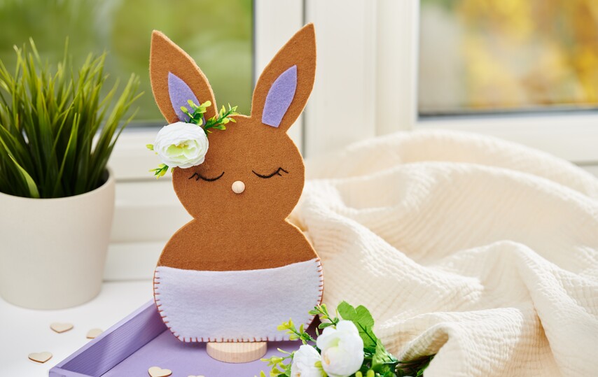 Osterhase aus Filz mit Bauchtasche - VBS Hobby
